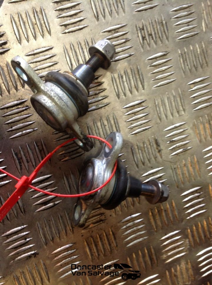 VW CRAFTER 2020 2.0TDCI DUA PAIR OF BOTTOM BALL JOINTS X2 - Doncaster ...